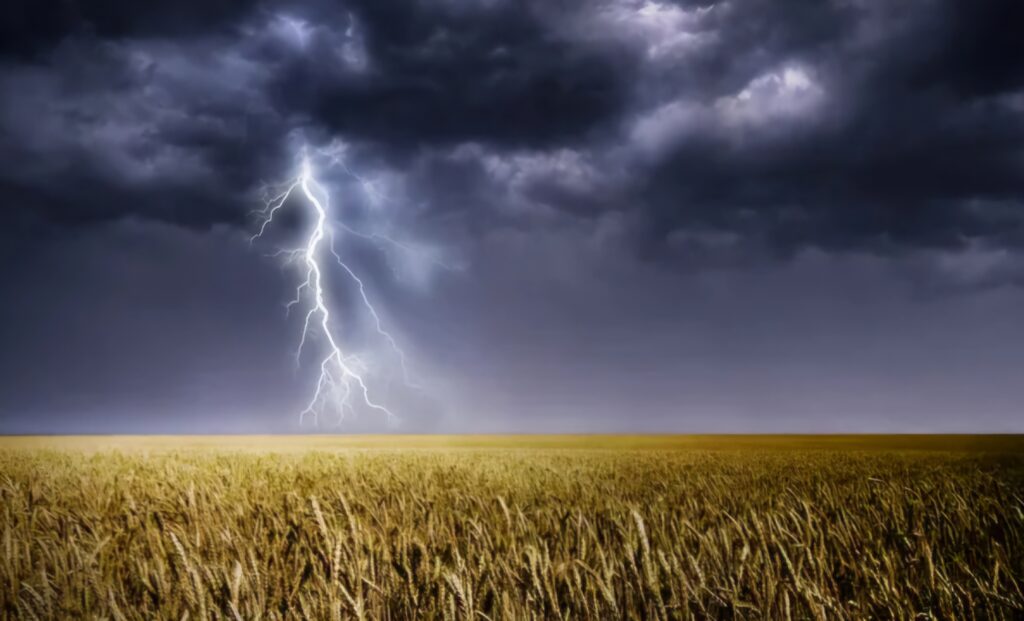 Cod Portocaliu de furtuni în Bihor. Vijelii, grindină și ploi ...